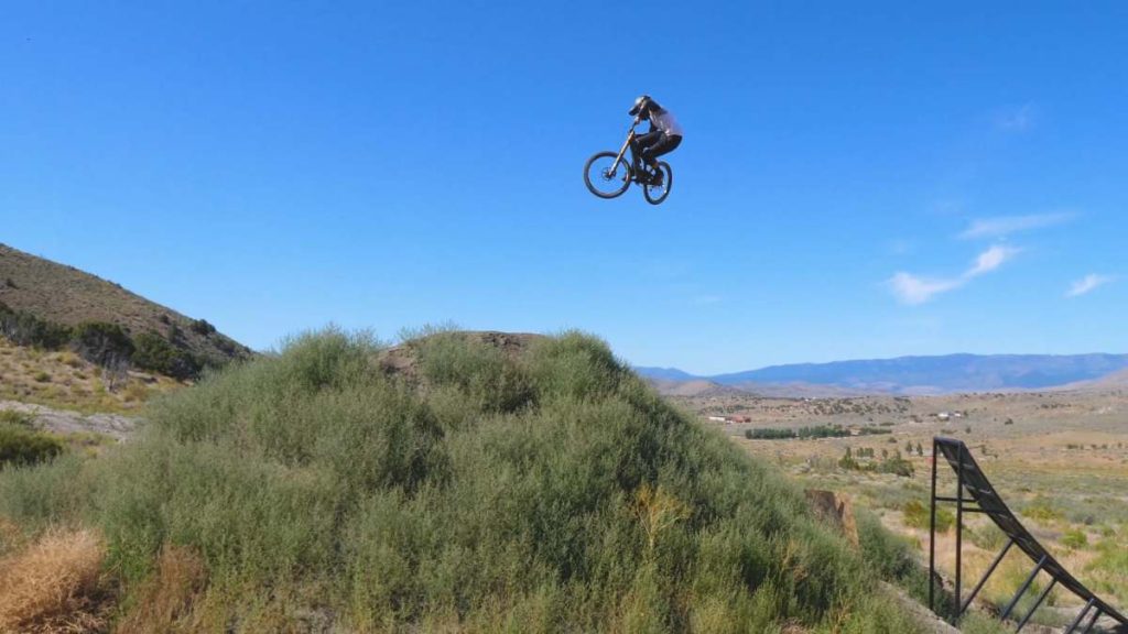 How to Whip Mountain Bike Master the Art of Whipping Your Bike - Bike ...